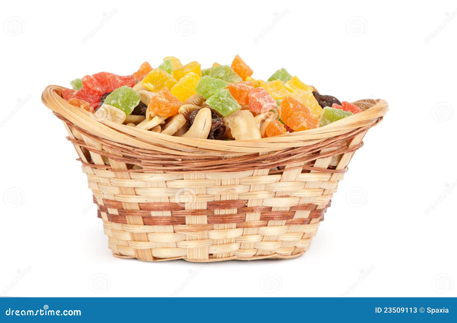 Noix Et Fruits Secs Dans Un Panier Image stock - Image du banane ...