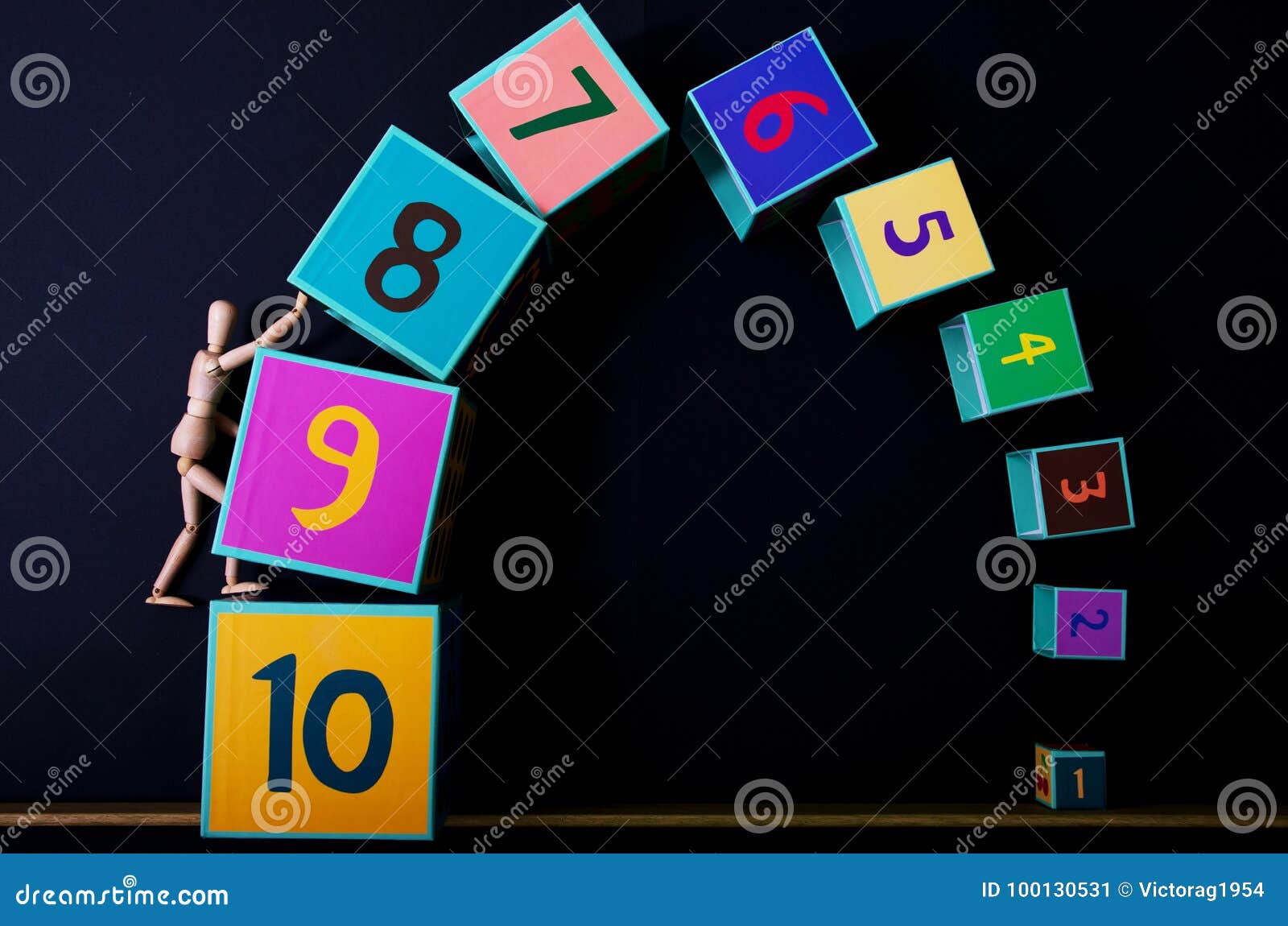 Nombres sur des cubes image stock. Image du tomber, construction ...