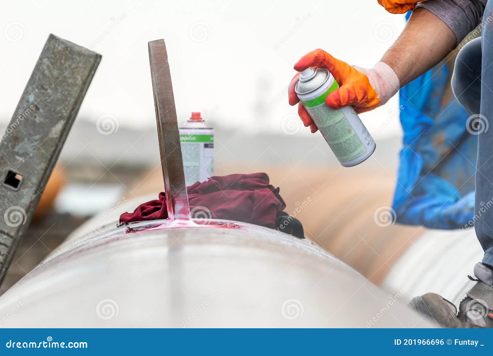 The Non-destructive Testing Technician is Inspection To Welds of ...