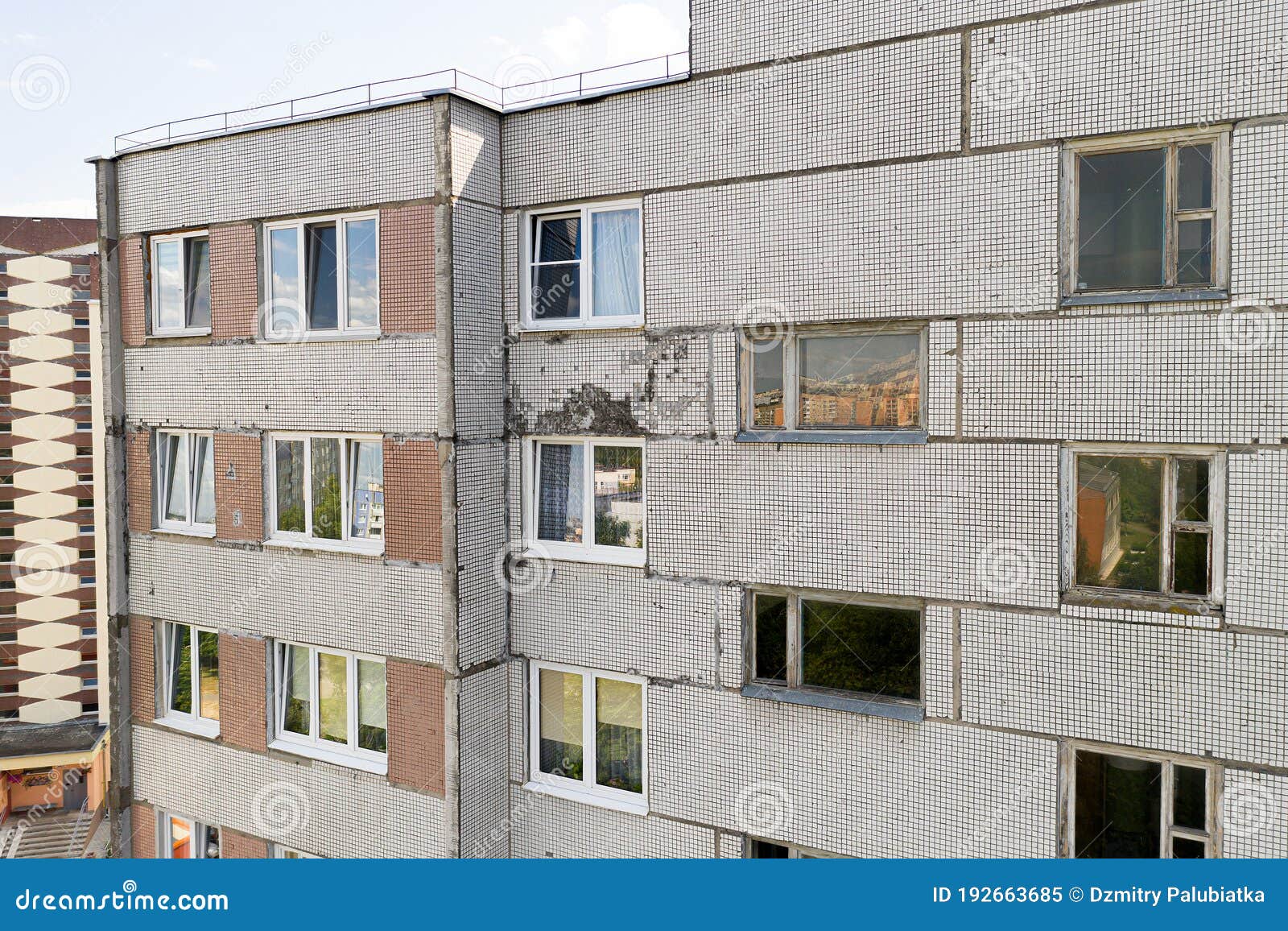 Non-insulated Facade of a Multi-storey Residential Building Editorial ...
