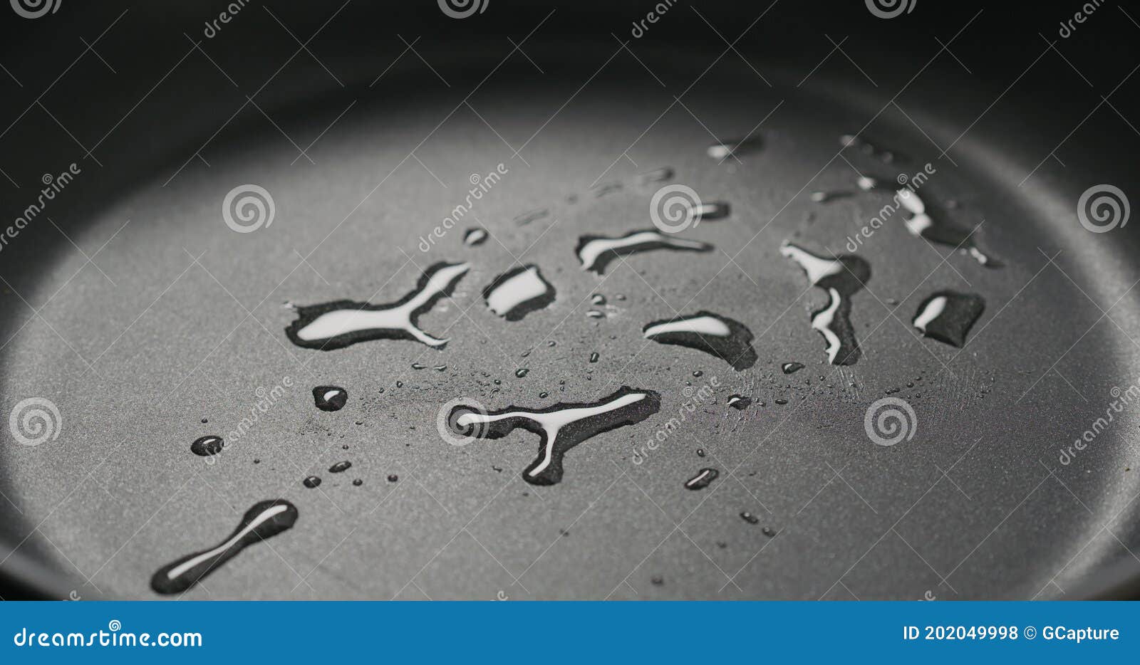Non Stick Pan Surface with Oil Stock Photo - Image of closeup, cook ...