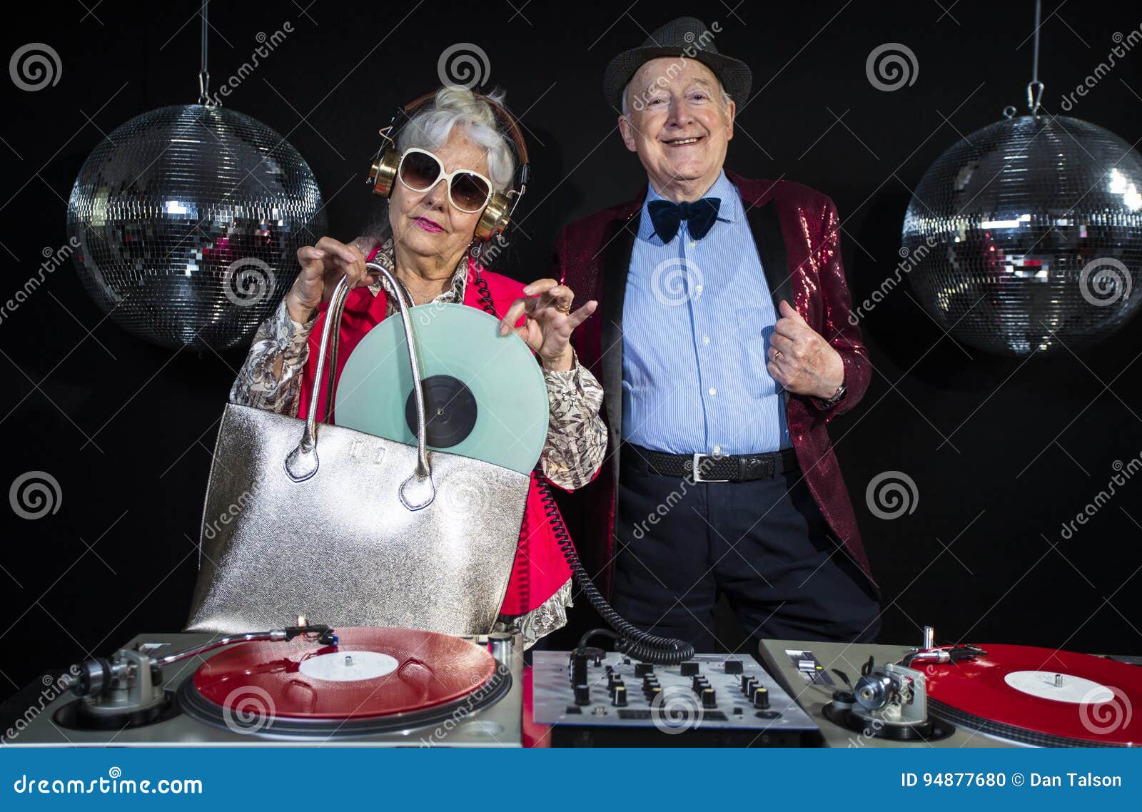 Nonna e nonno del DJ fotografia stock. Immagine di concetto - 94877680