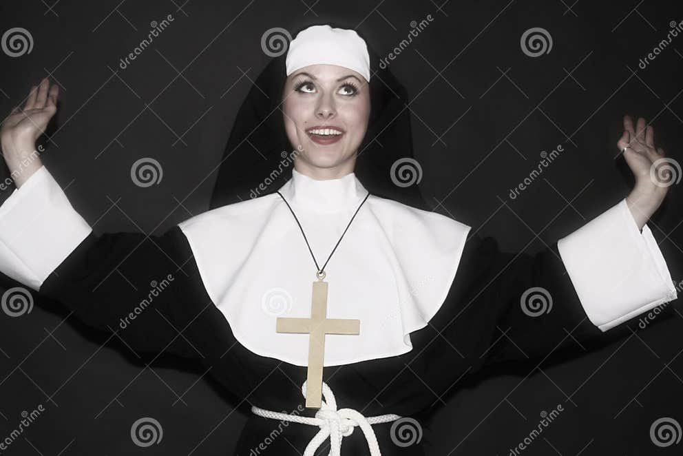Nonne heureuse photo stock. Image du dévot, robe, vêtement - 1839466