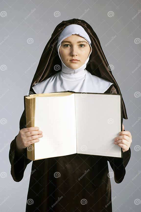 Nonne mit Buch stockfoto. Bild von buch, christus, christ - 64820832