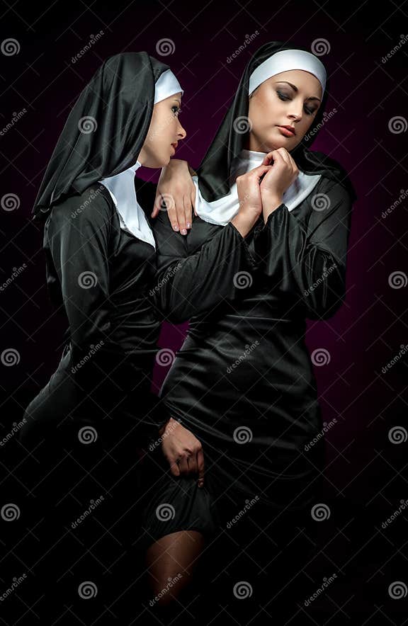 Nonnes image stock. Image du monastère, caucasien, contemplation - 30385413