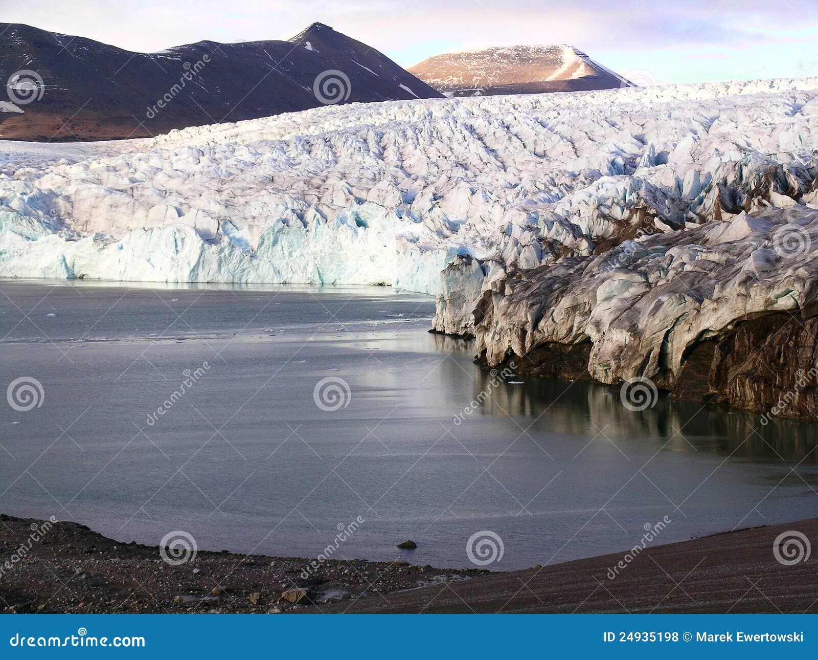 Noordpool stock foto. Image of noordpool, winter, gletsjer - 24935198