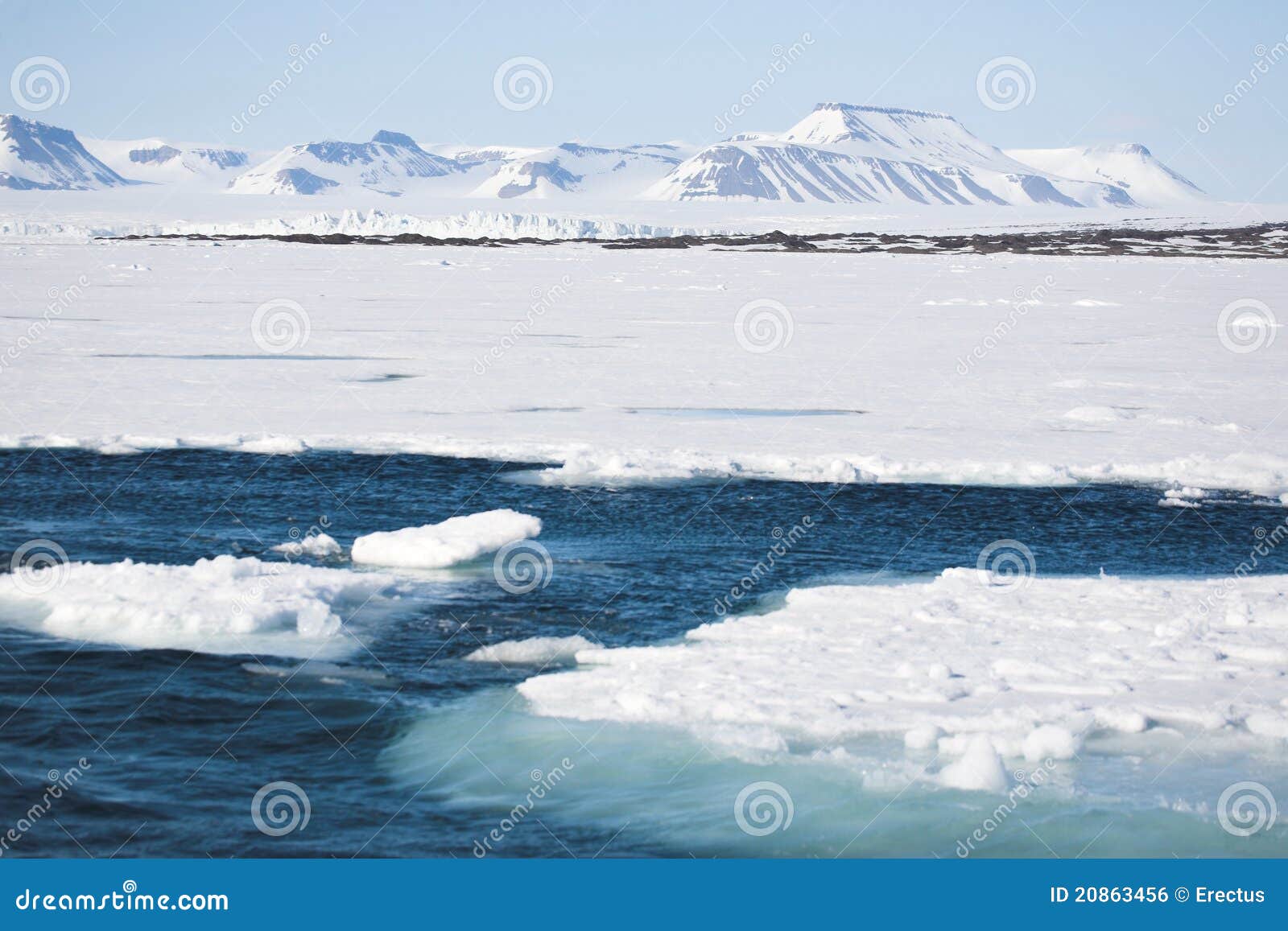 Noordpool De Winterlandschap - Overzees, Gletsjer, Bergen Stock Foto ...