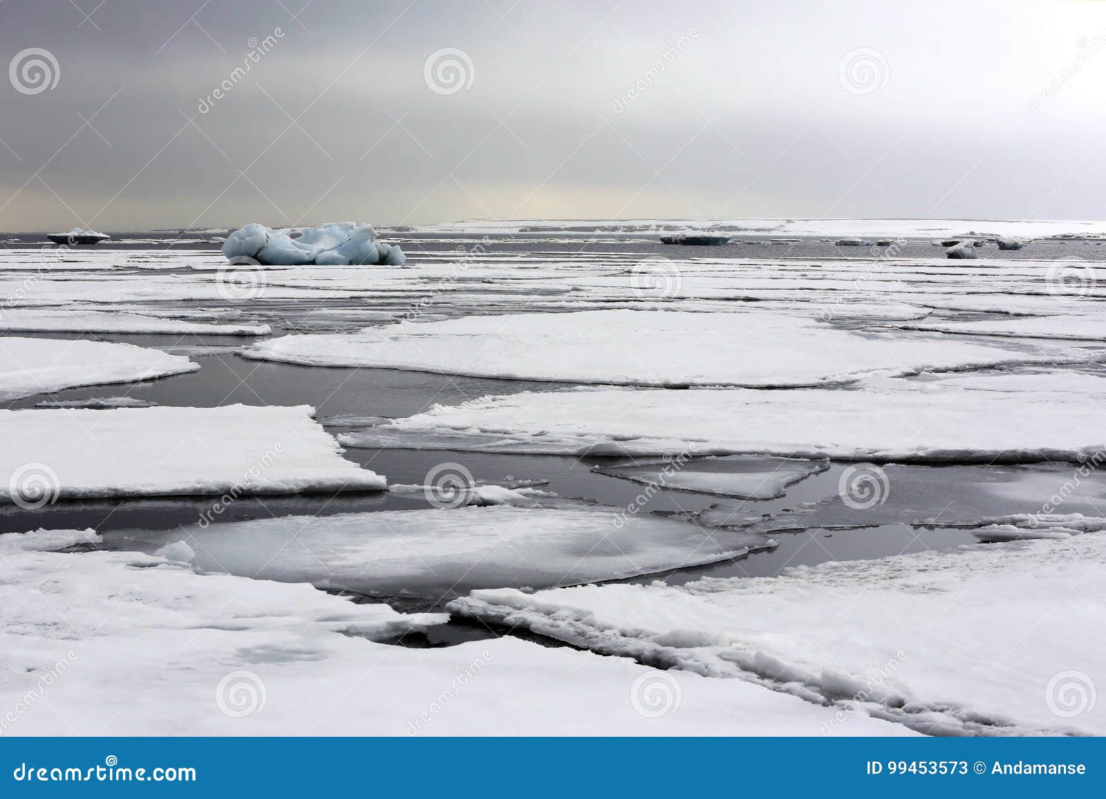 Noordpool ijslandschap stock afbeelding. Image of spuwen - 99453573