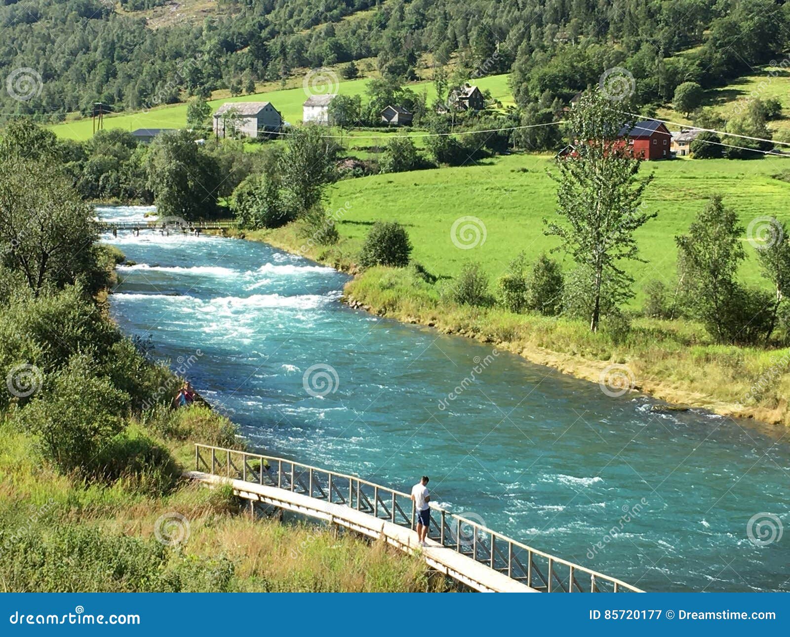 Norge flod fotografering för bildbyråer. Bild av kull - 85720177