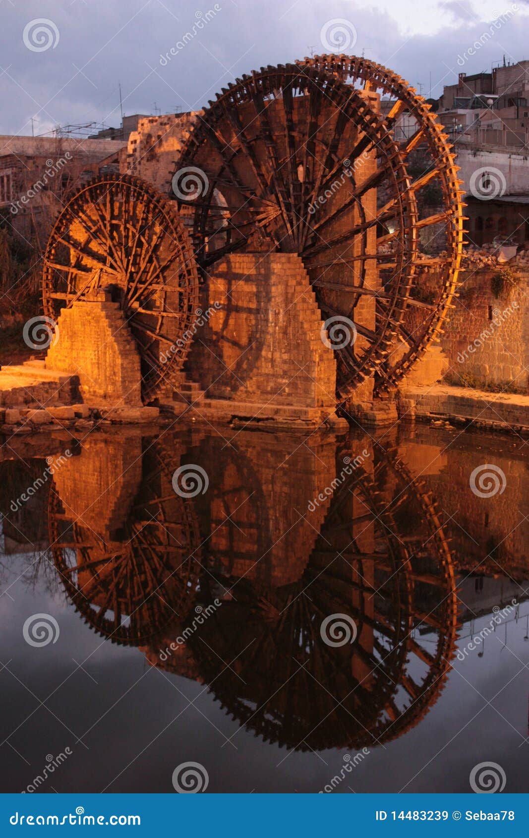 Norias en Hama imagen de archivo. Imagen de siria, oriente - 14483239