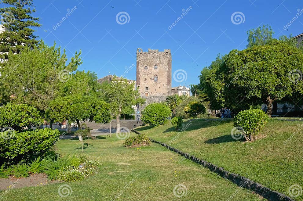 Norman Castle in Adrano, Sicile Image éditorial - Image du italien ...