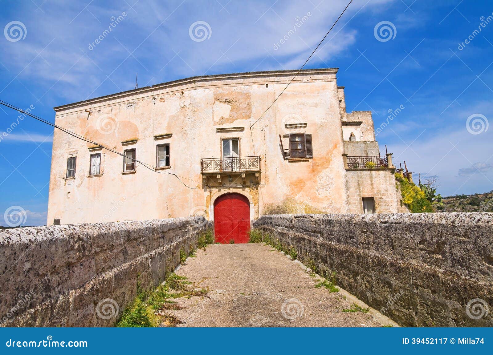Norman Castle De Ginosa. Puglia. Italia. Imagen de archivo - Imagen de ...