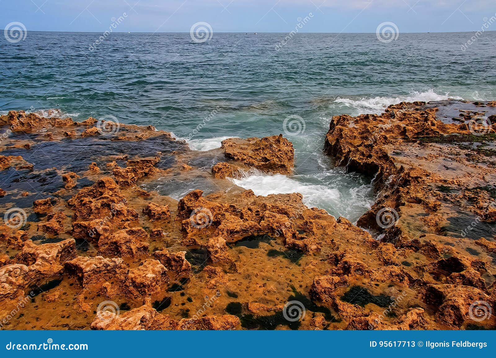 Normandy limestone cliffs stock image. Image of crevice - 95617713