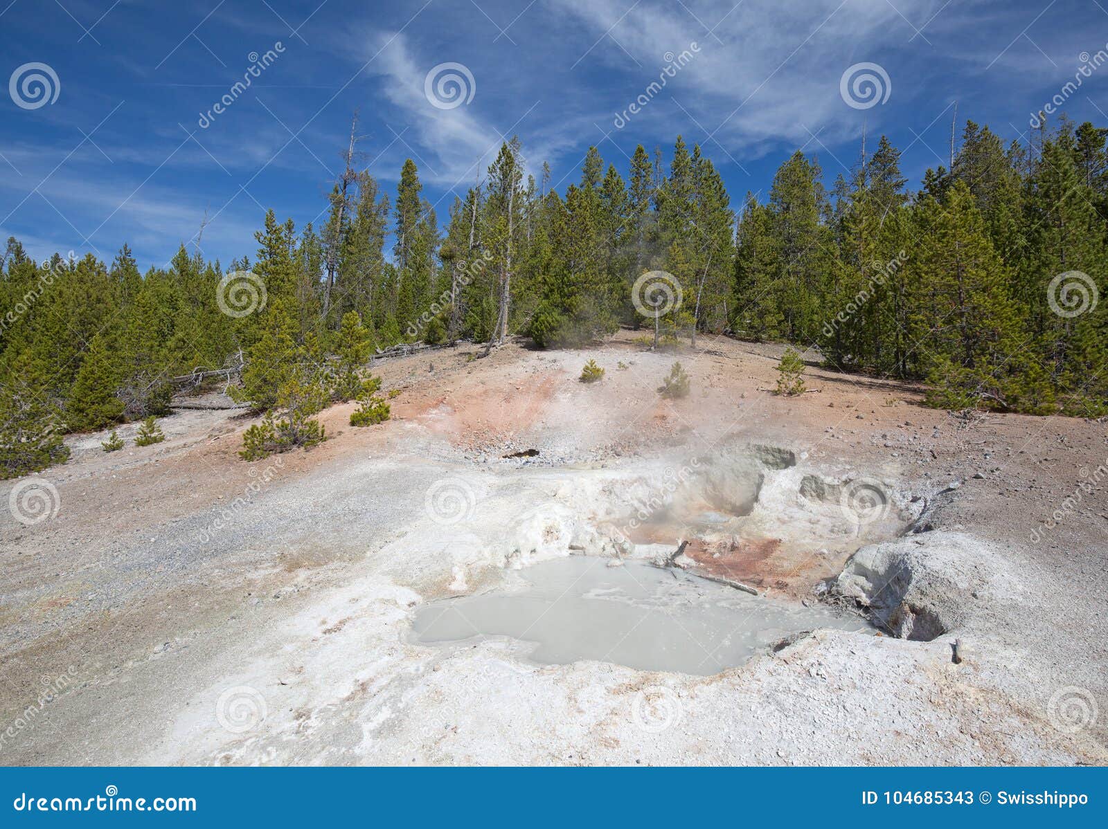 Norris Geyser Basin stock afbeelding. Image of vakantie - 104685343