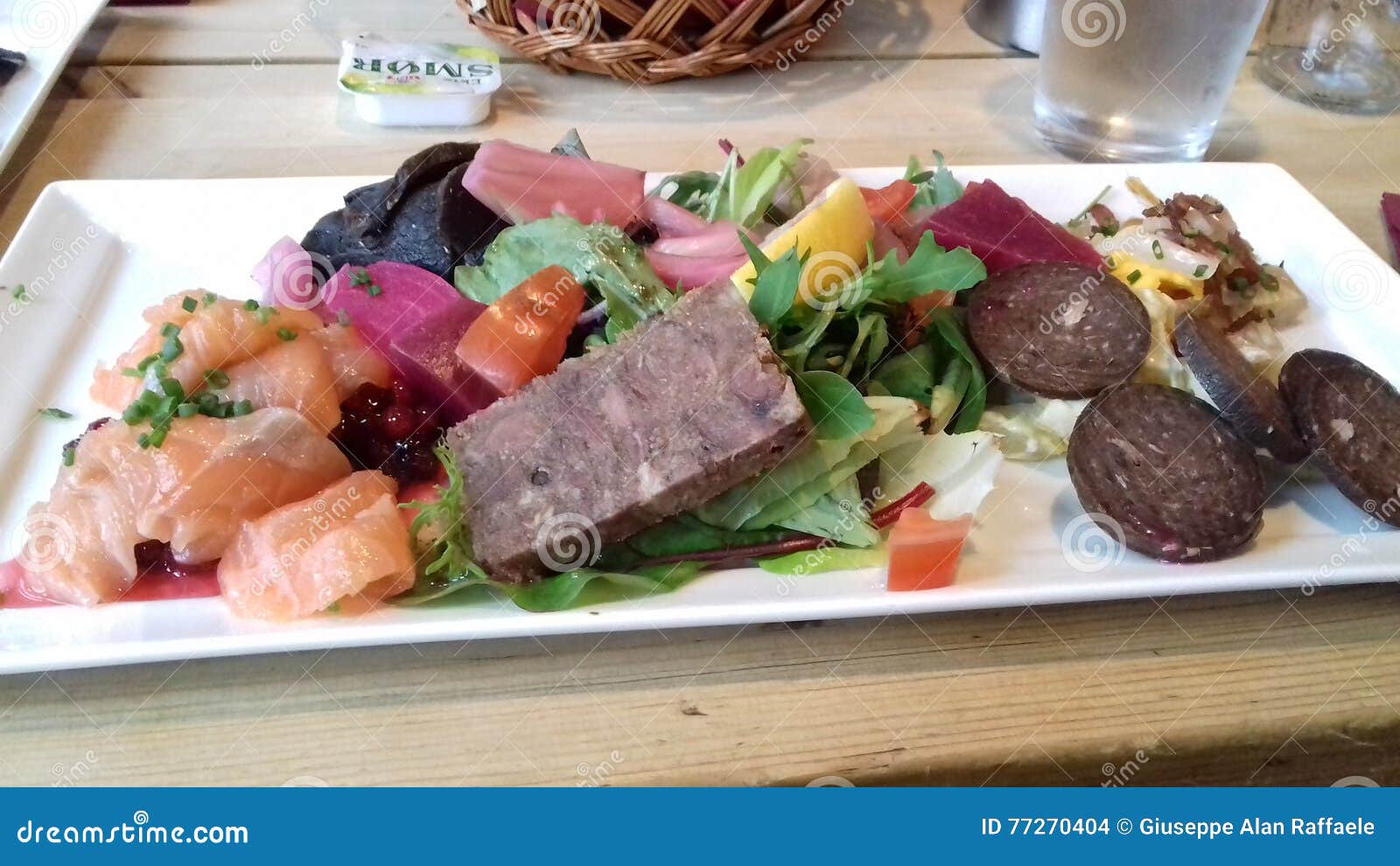 Norsk mat arkivfoto. Bild av norrman, norrväg, lunch - 77270404