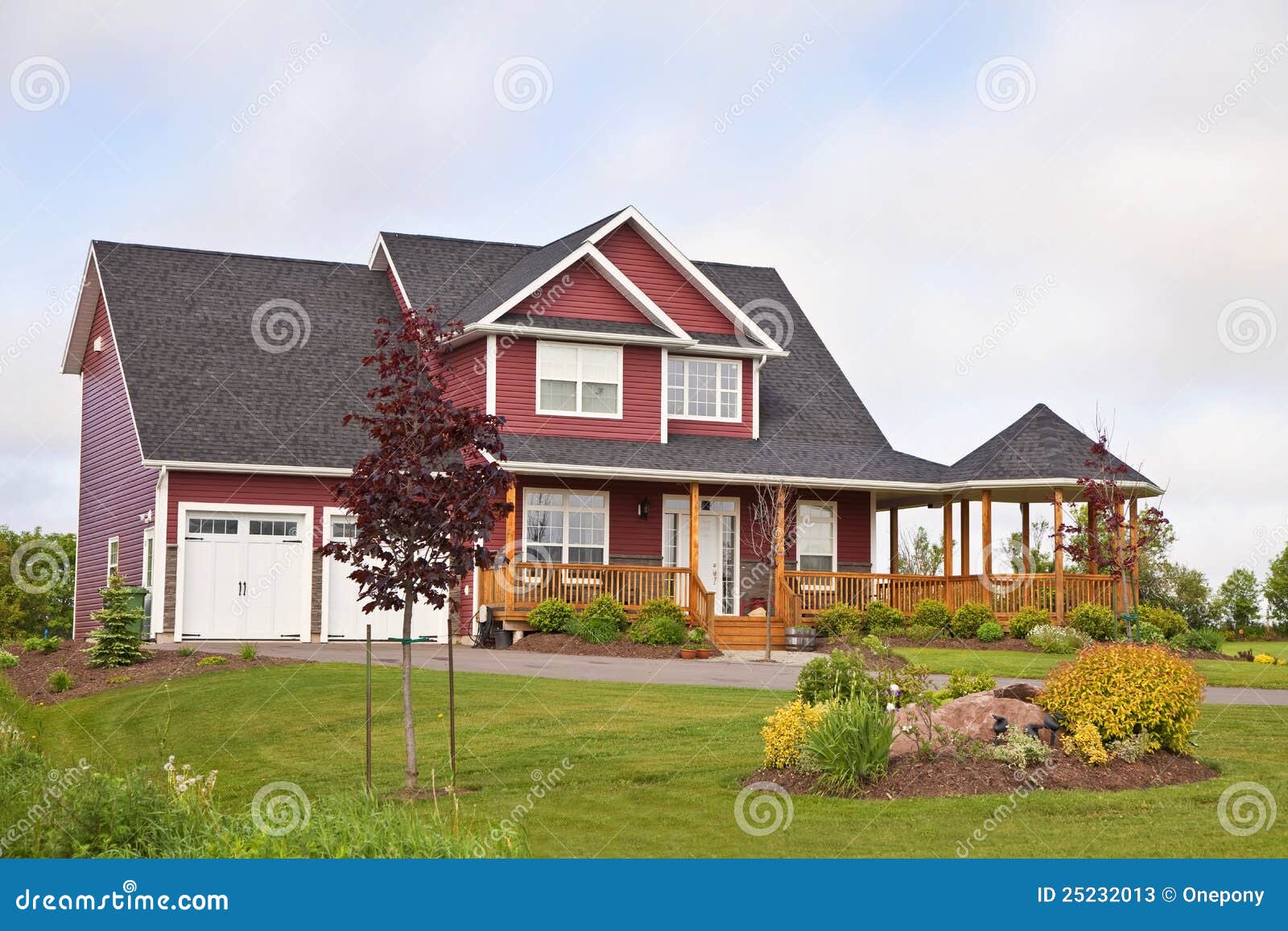 North American Home stock image. Image of built, driveway - 25232013