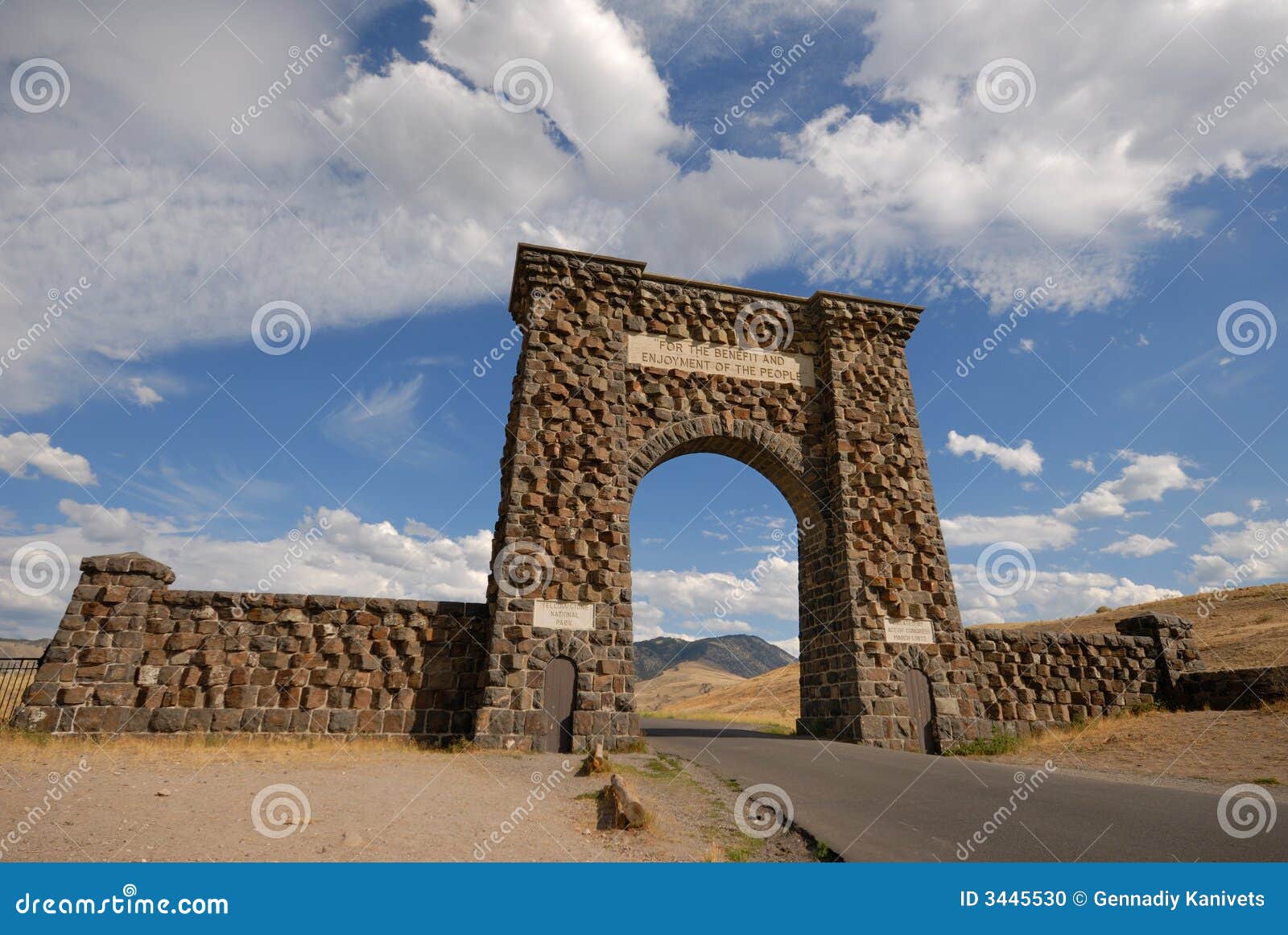 North Entrance To Yellowstone Stock Photo - Image of visitor, road: 3445530