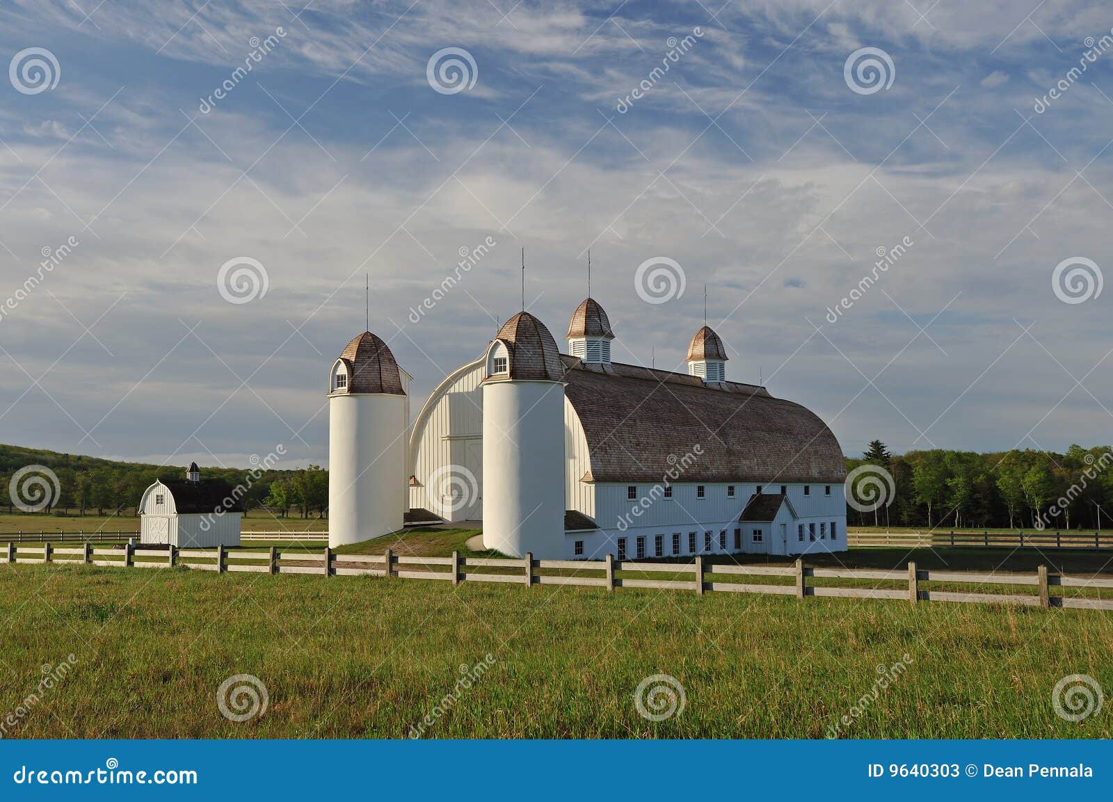 Northern Michigan Barn stock image. Image of fence, beauty - 9640303