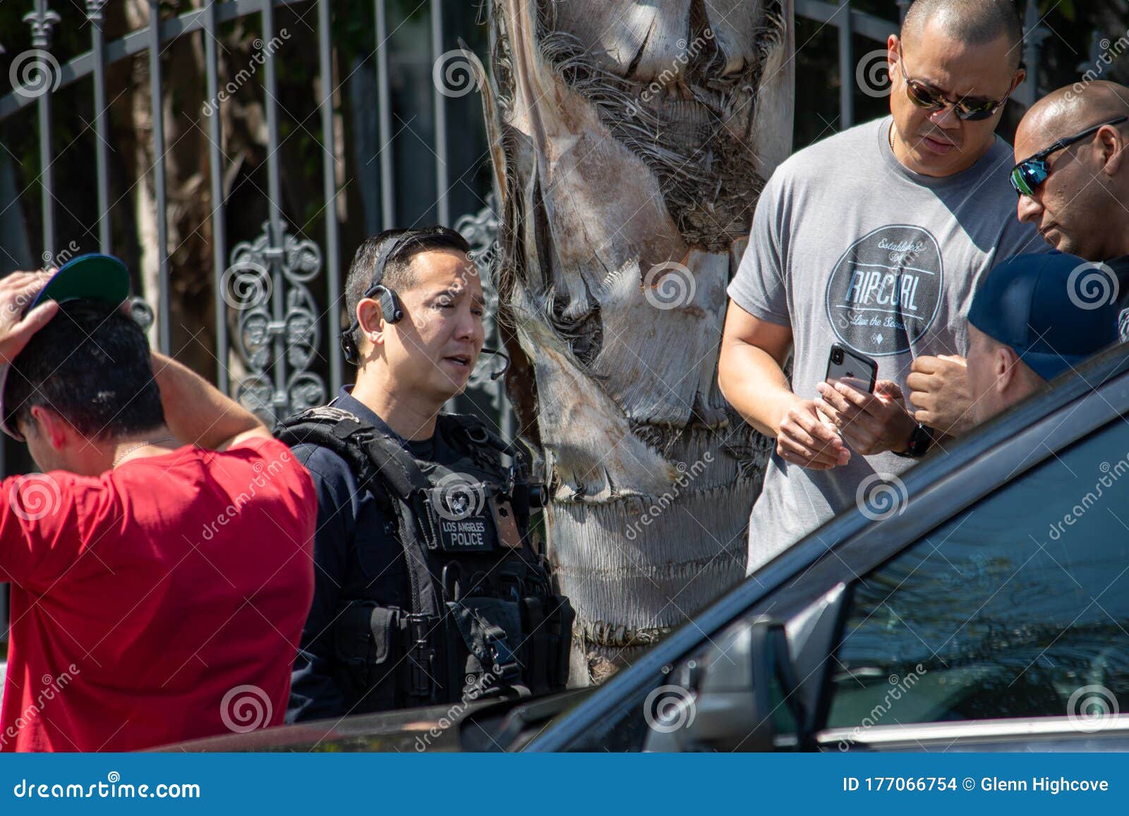 Lapd Metro Division Officers And Detectives Huddle After Valley