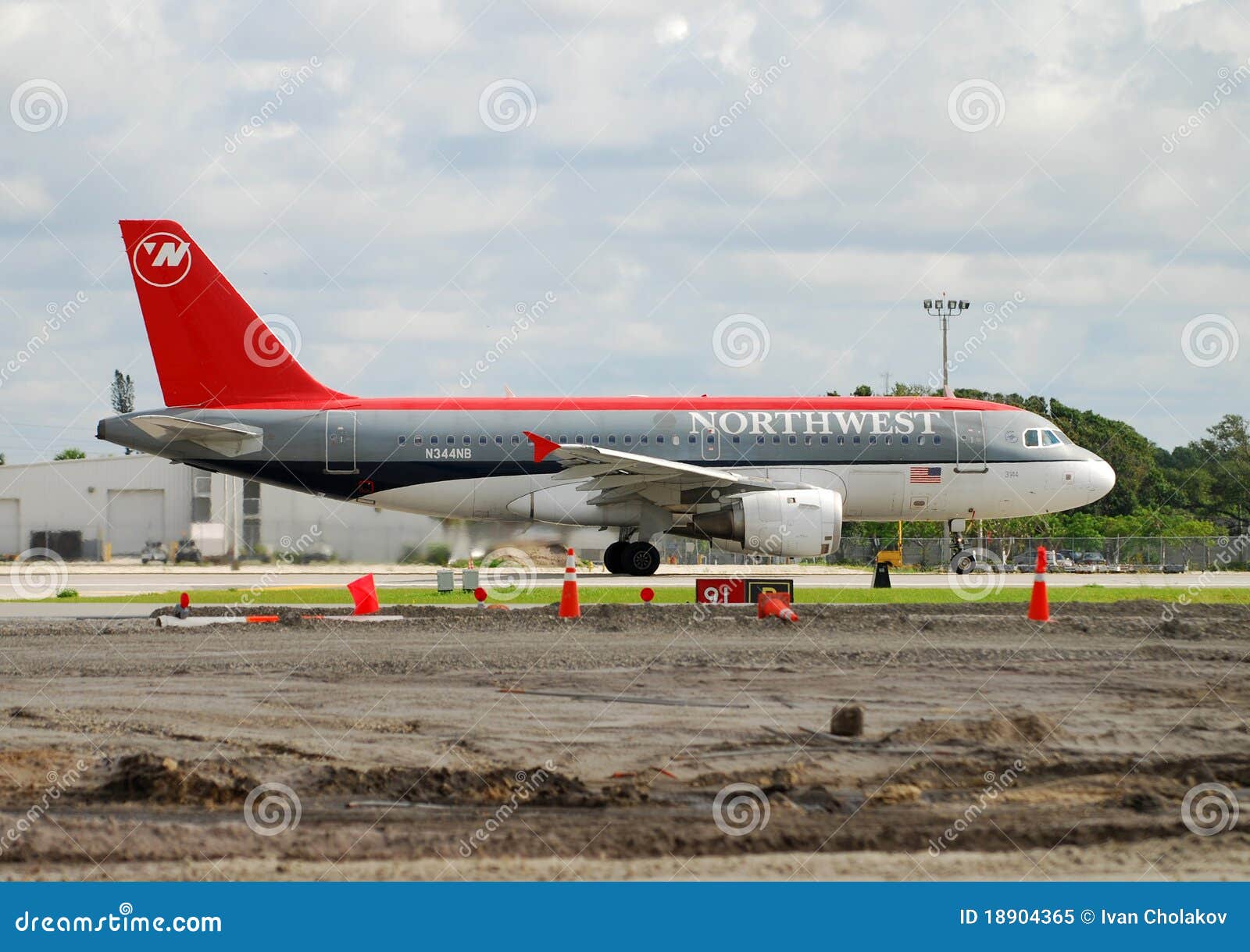 Northwest Airlines Airbus A320 N319US . Taken At Minneapolis St Paul ...