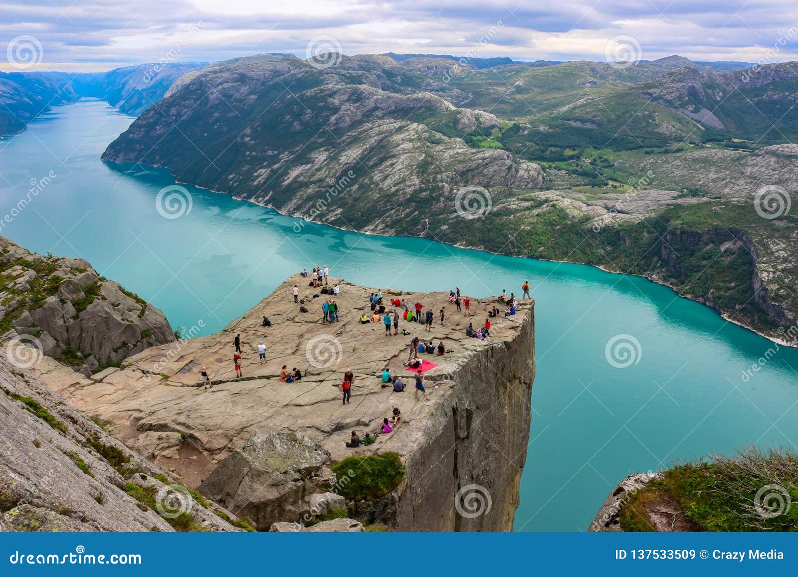 Mountaineering Tourism;Norway`s Cliffs, the Region Where Tourists ...