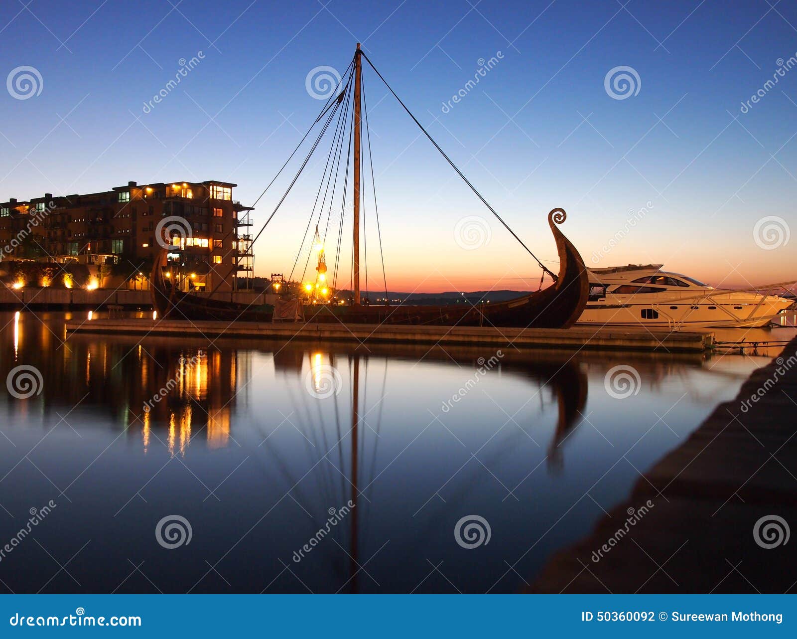 Norwegen Wikinger, Boot Im Hafen, Norwegen, Tonsberg Stockfoto - Bild ...