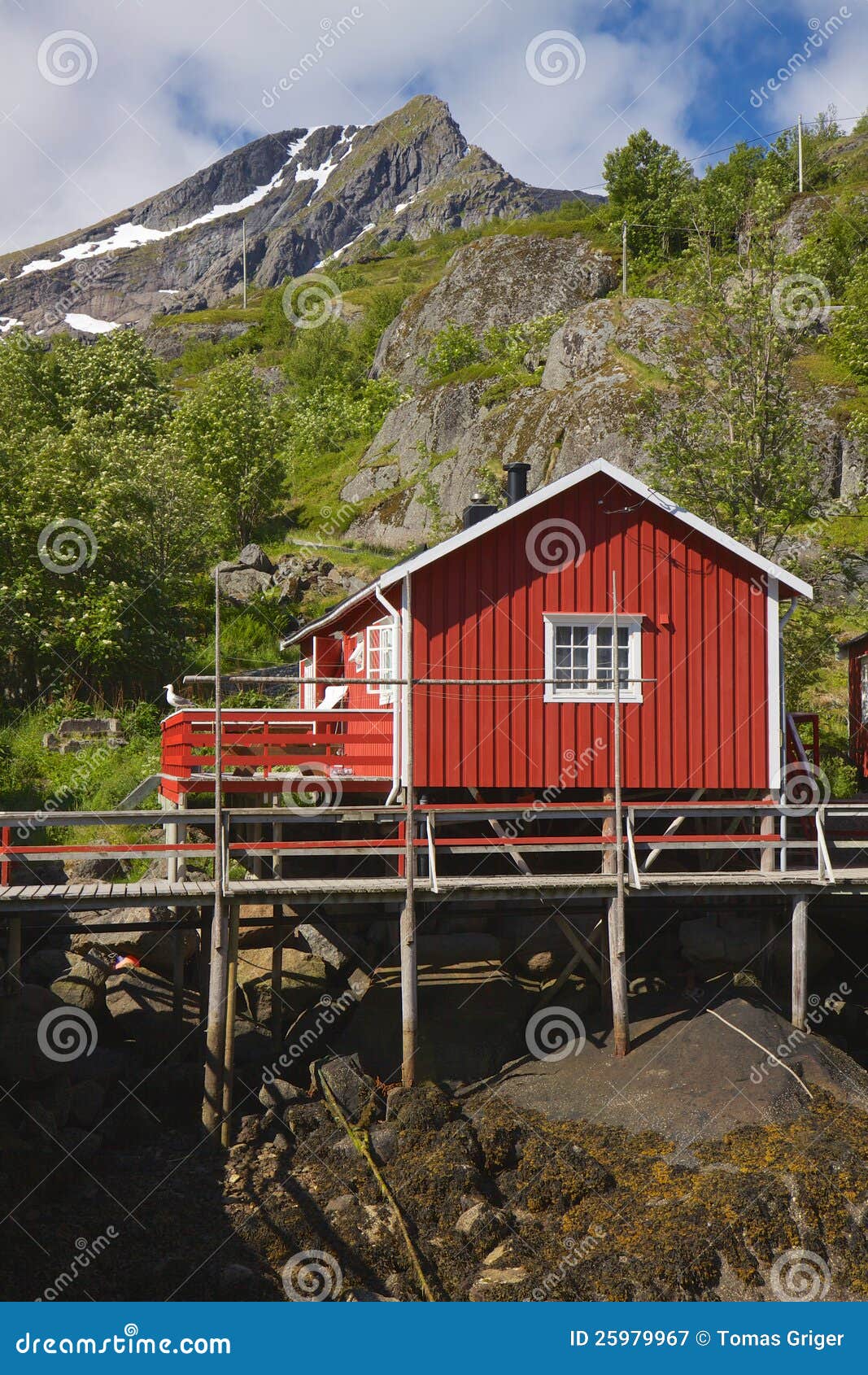 Norwegian Rorbu hut stock image. Image of traditional - 25979967