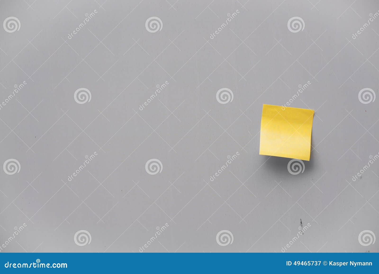 Nota De Post-it Sobre Una Pared Imagen de archivo - Imagen de color ...