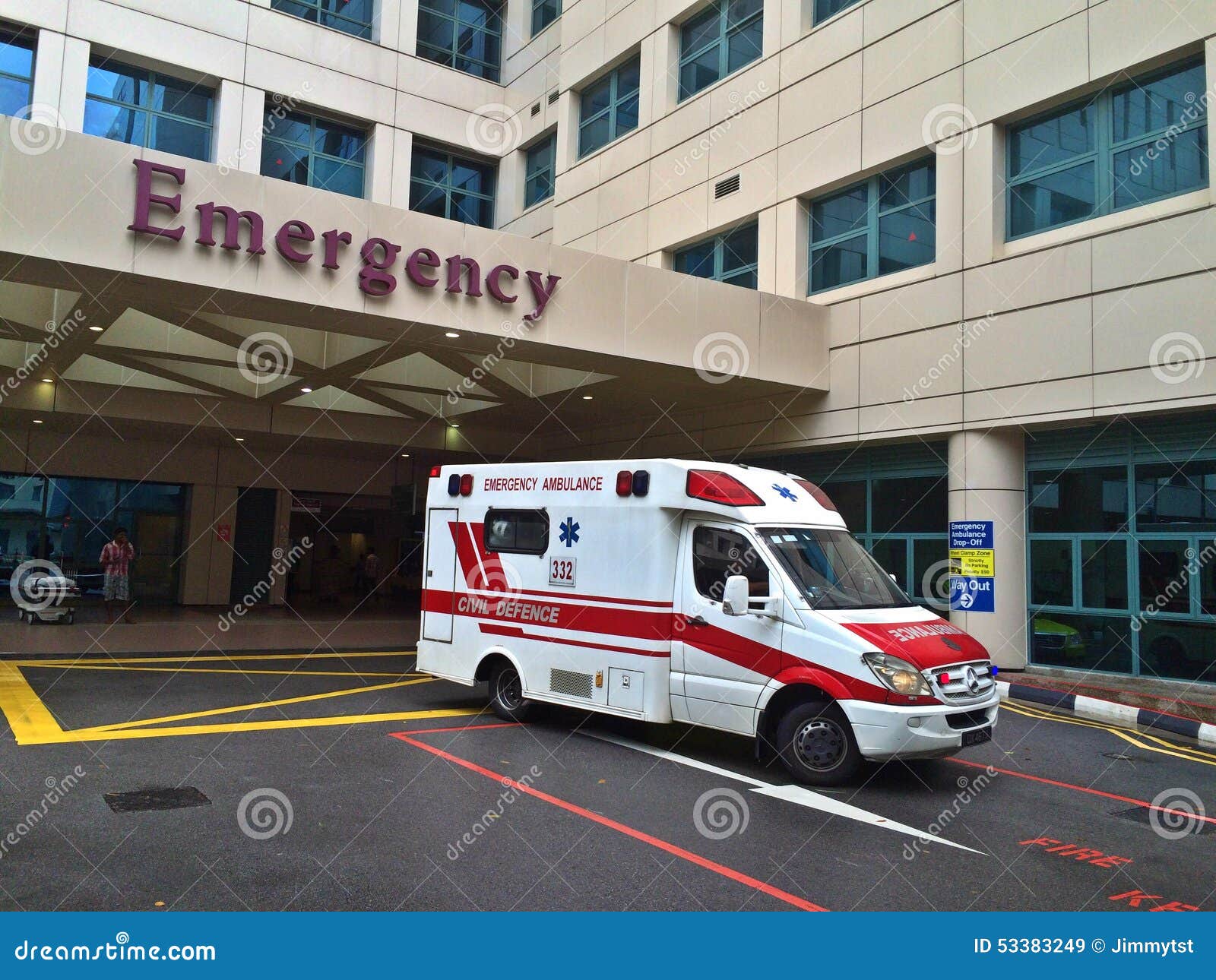 Notarztwagen an Der Notaufnahme Redaktionelles Stockbild - Bild von ...