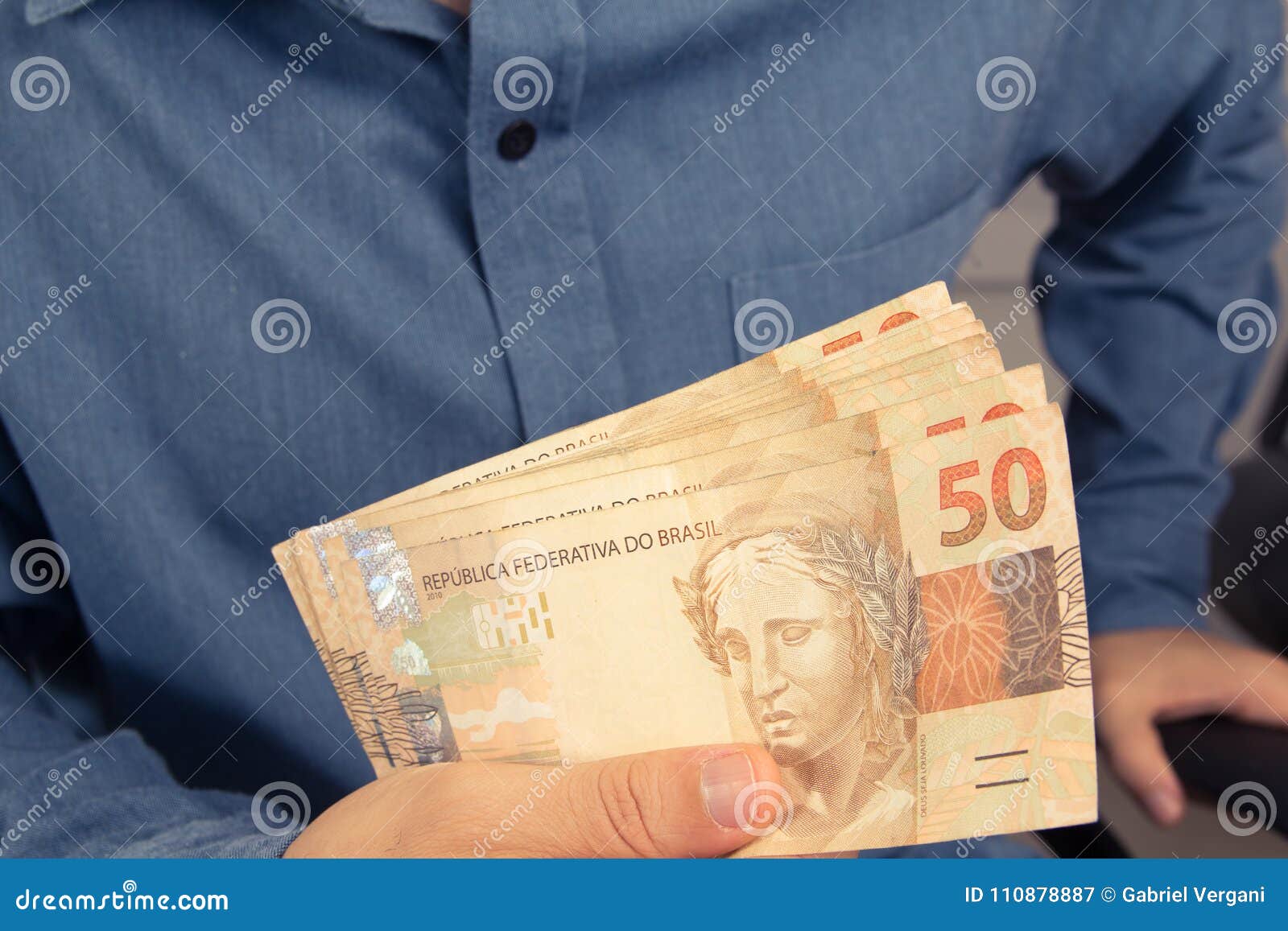 Notas Da Moeda Real, Brasileira Dinheiro De Brasil Imagem de Stock ...