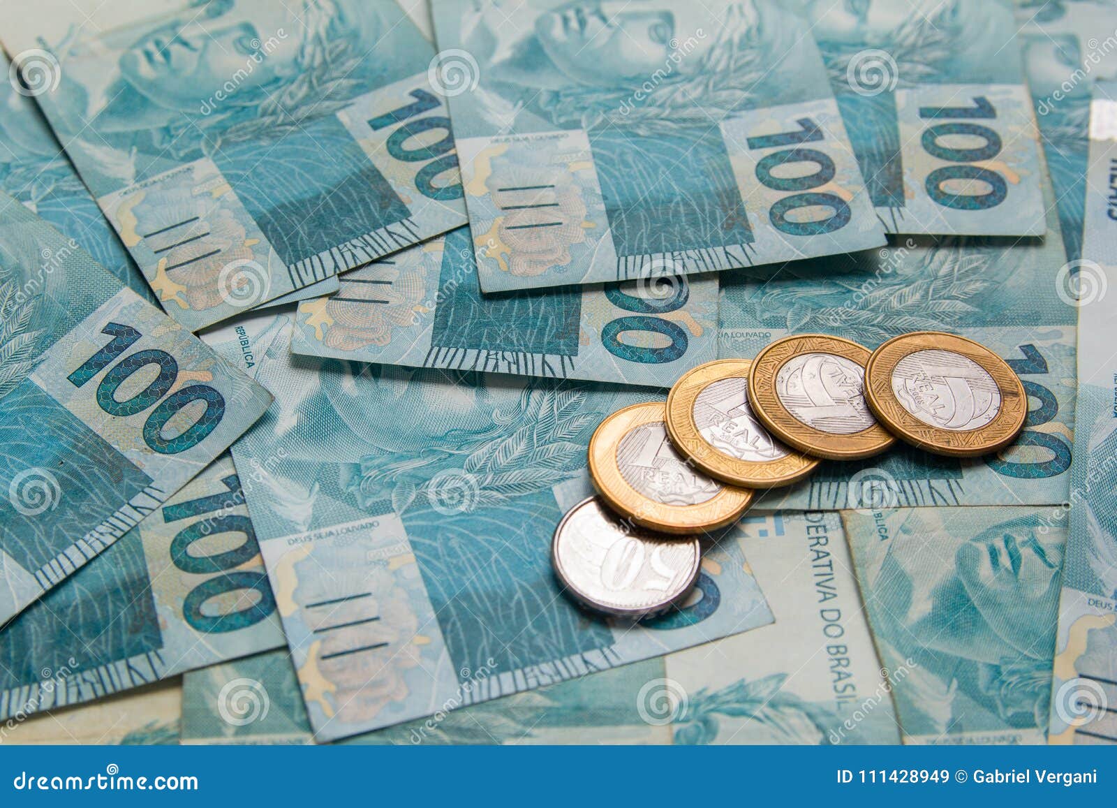 Notas Da Moeda Real, Brasileira Dinheiro De Brasil Imagem de Stock ...