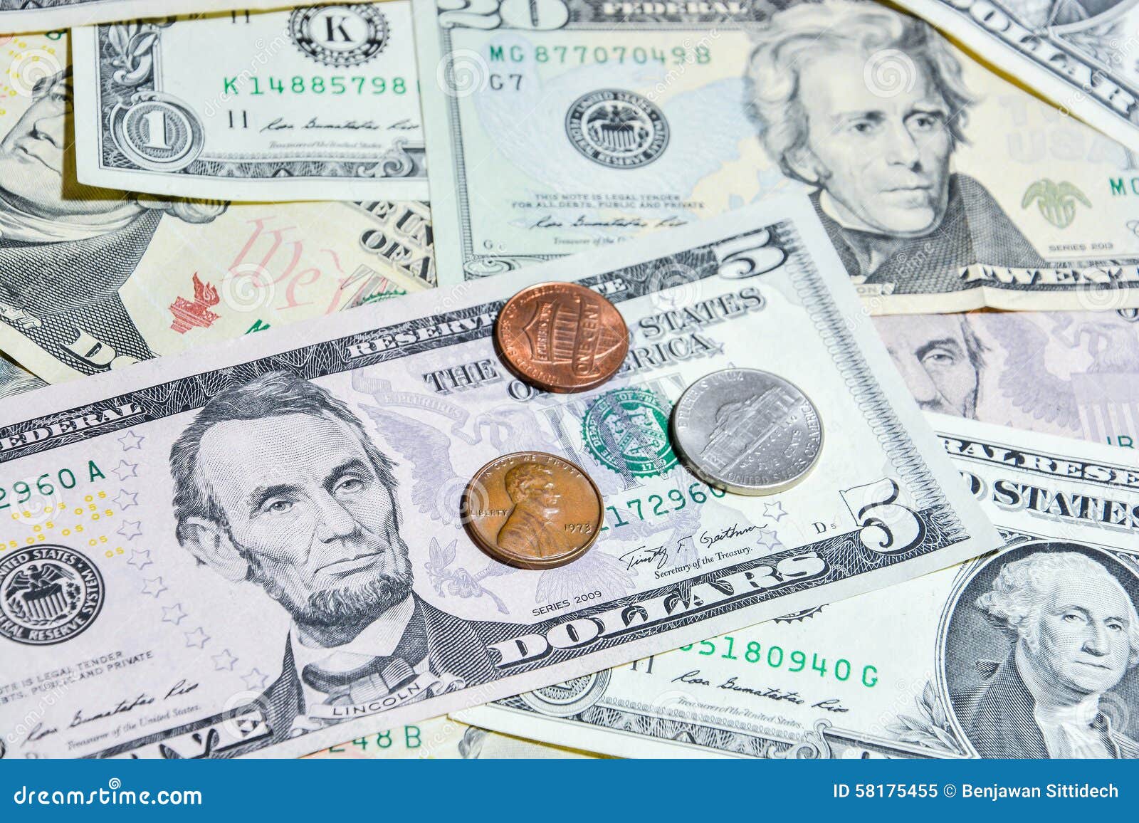 Notas De Dólar Americanas Com Moedas Imagem de Stock - Imagem de ouro ...