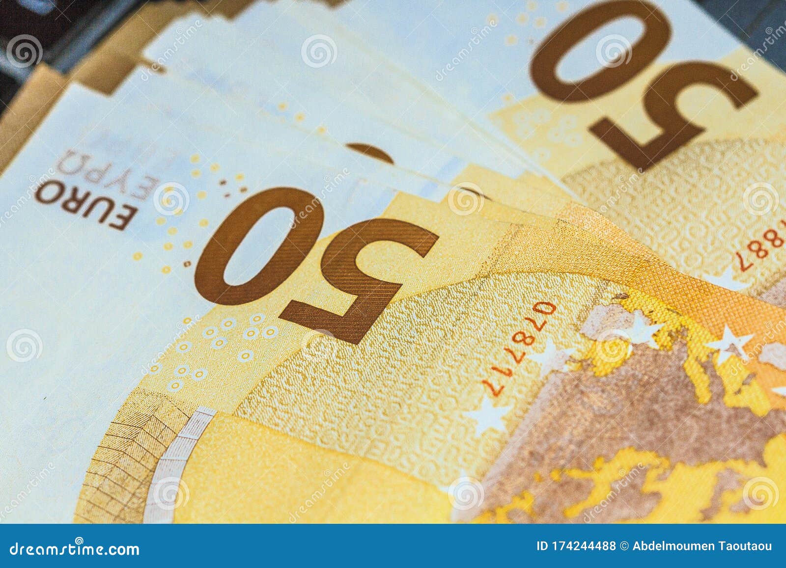 Notas de euro foto de stock. Imagem de sucesso, europeu - 174244488