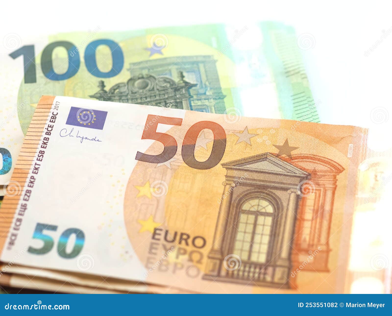 Notas Ou Notas De Euro 100 E 50 Euros Foto de Stock - Imagem de gaste ...