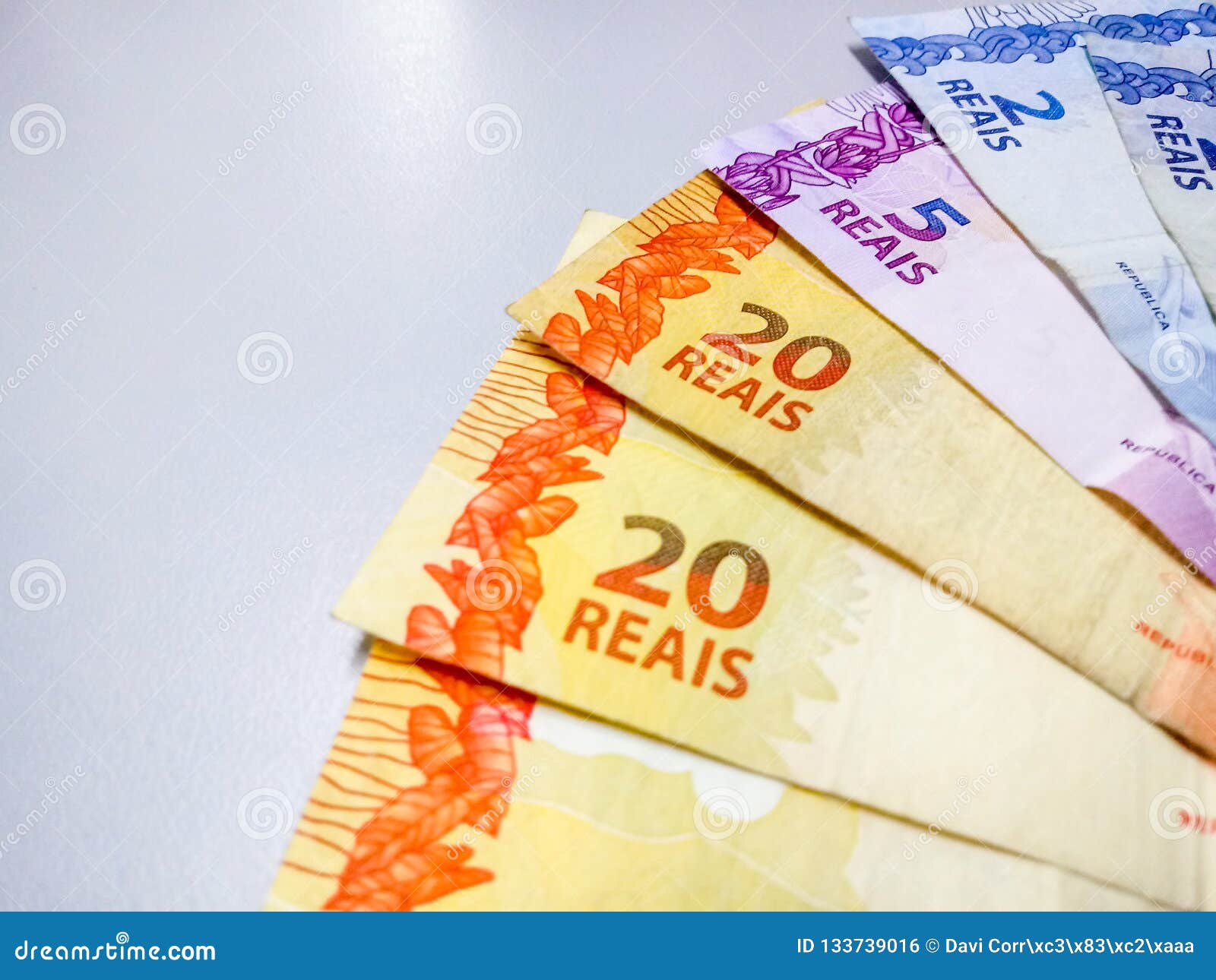 Notas Reais Brasileiras 2 a 20 Reais Foto de Stock - Imagem de caro ...