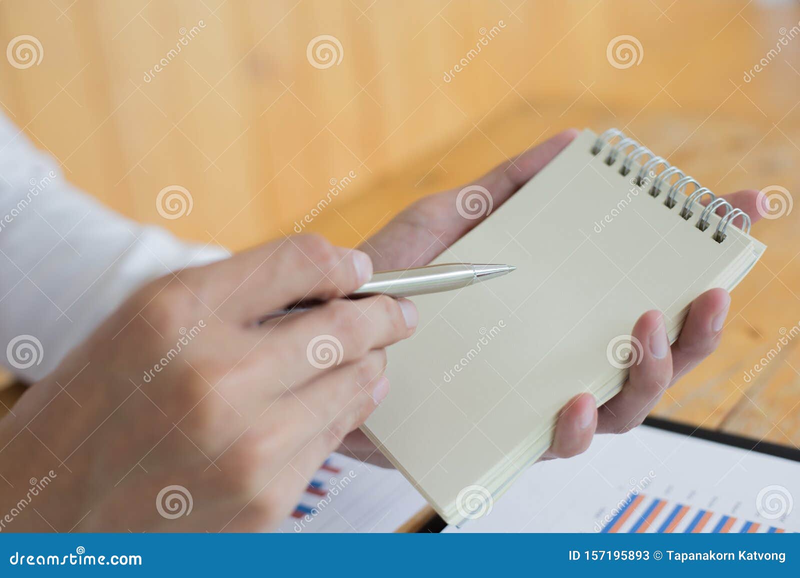 Note, Male Employee Taking Notes on Meeting Report on Note Paper Stock ...