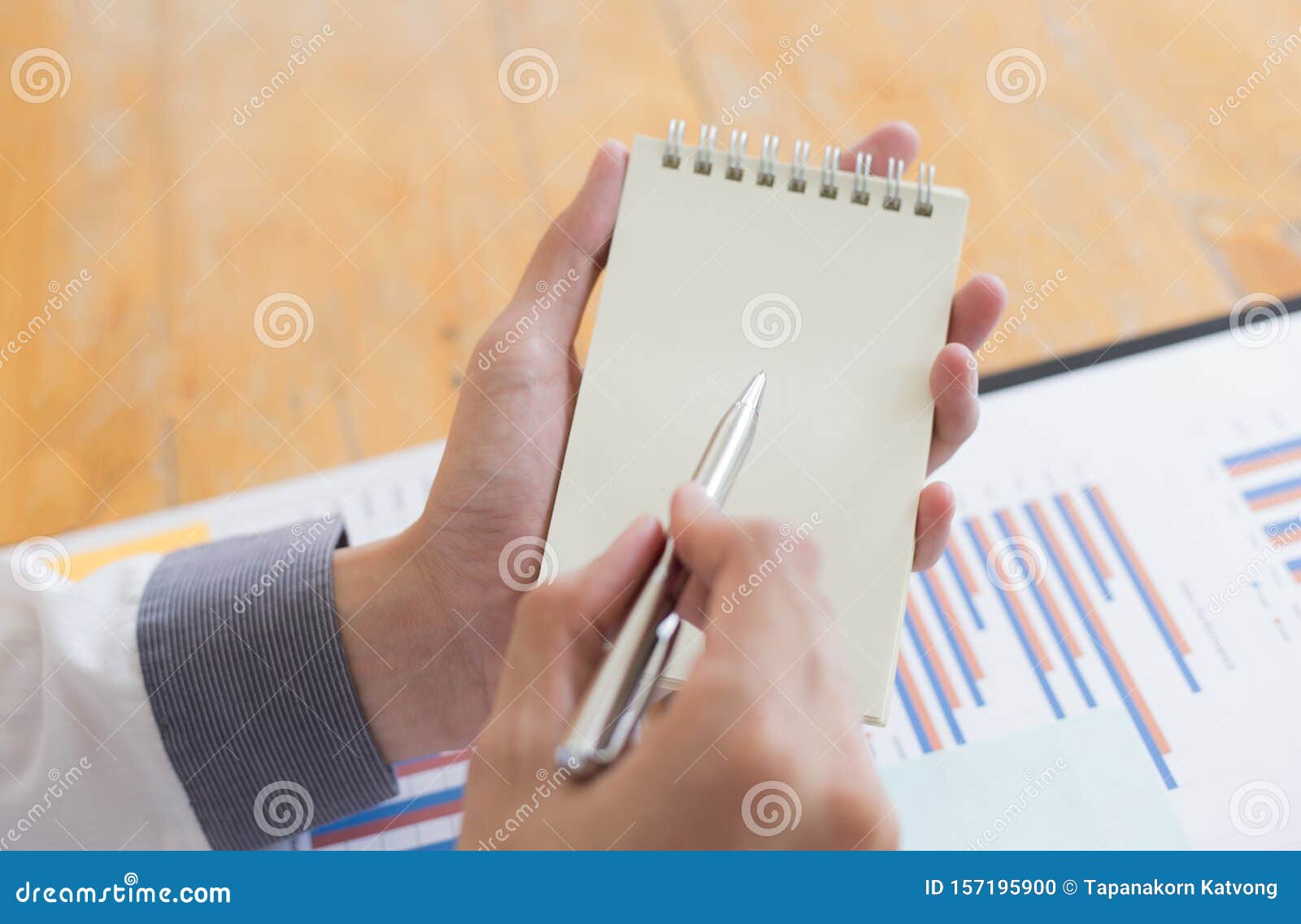 Note, Male Employee Taking Notes on Meeting Report on Note Paper Stock ...