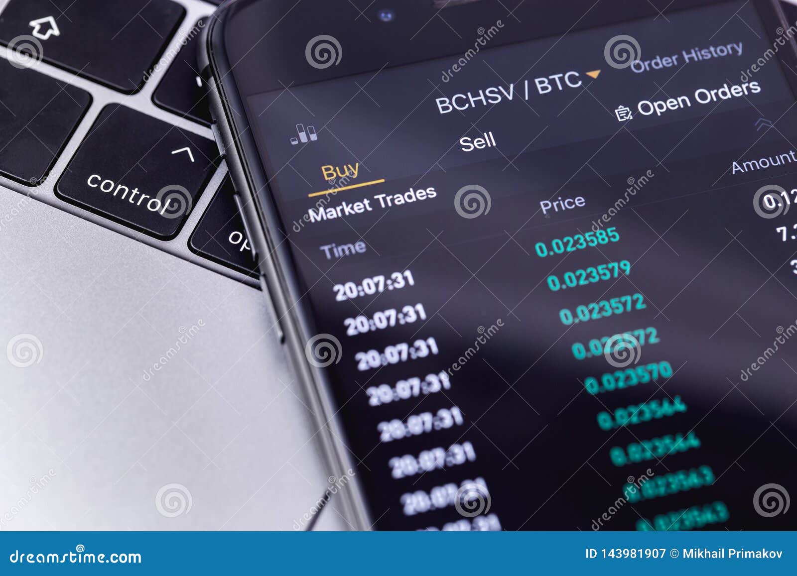 Smartphone with Stock Market Stock Image - Image of mobile, bank: 143981907