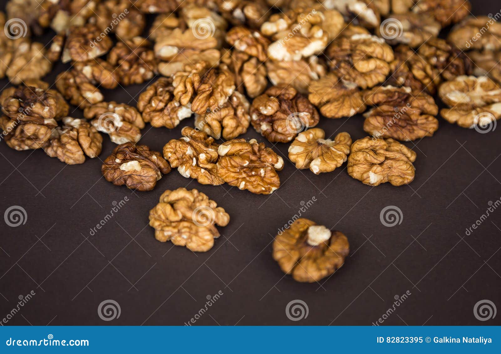 Noten stock afbeelding. Image of voedsel, bruin, lijst - 82823395