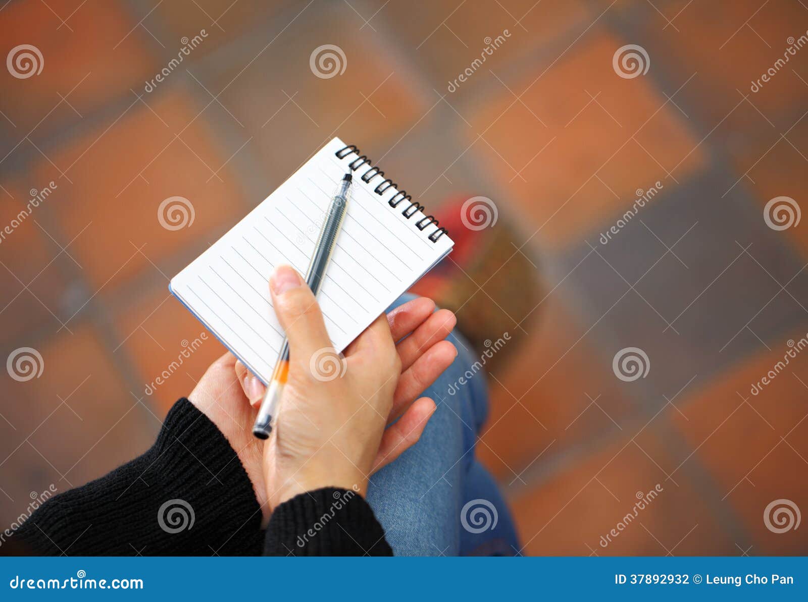 Notepad and Pen Hold by Woman Hand Stock Photo - Image of open, note ...