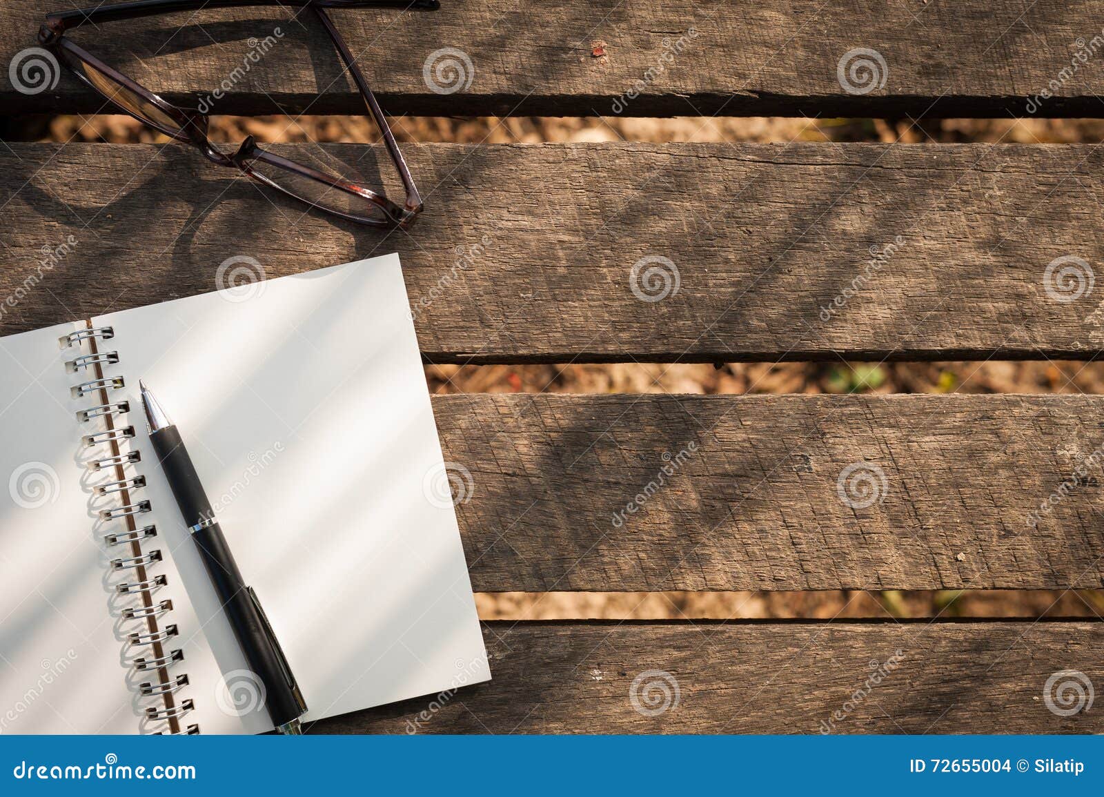 Notepad on wood table stock photo. Image of message, memo - 72655004