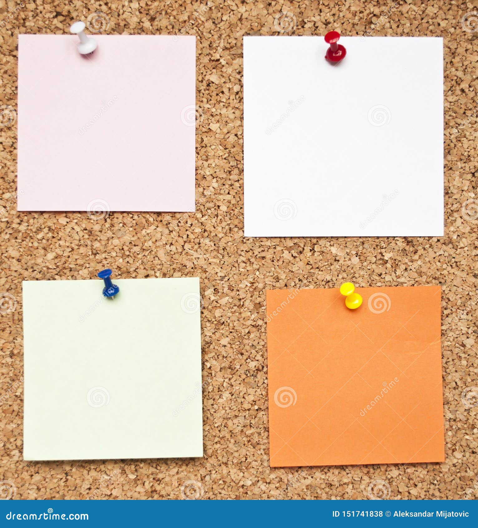 Notes Blanc De Note Sur Le Panneau De Li?ge Photo stock - Image du ...