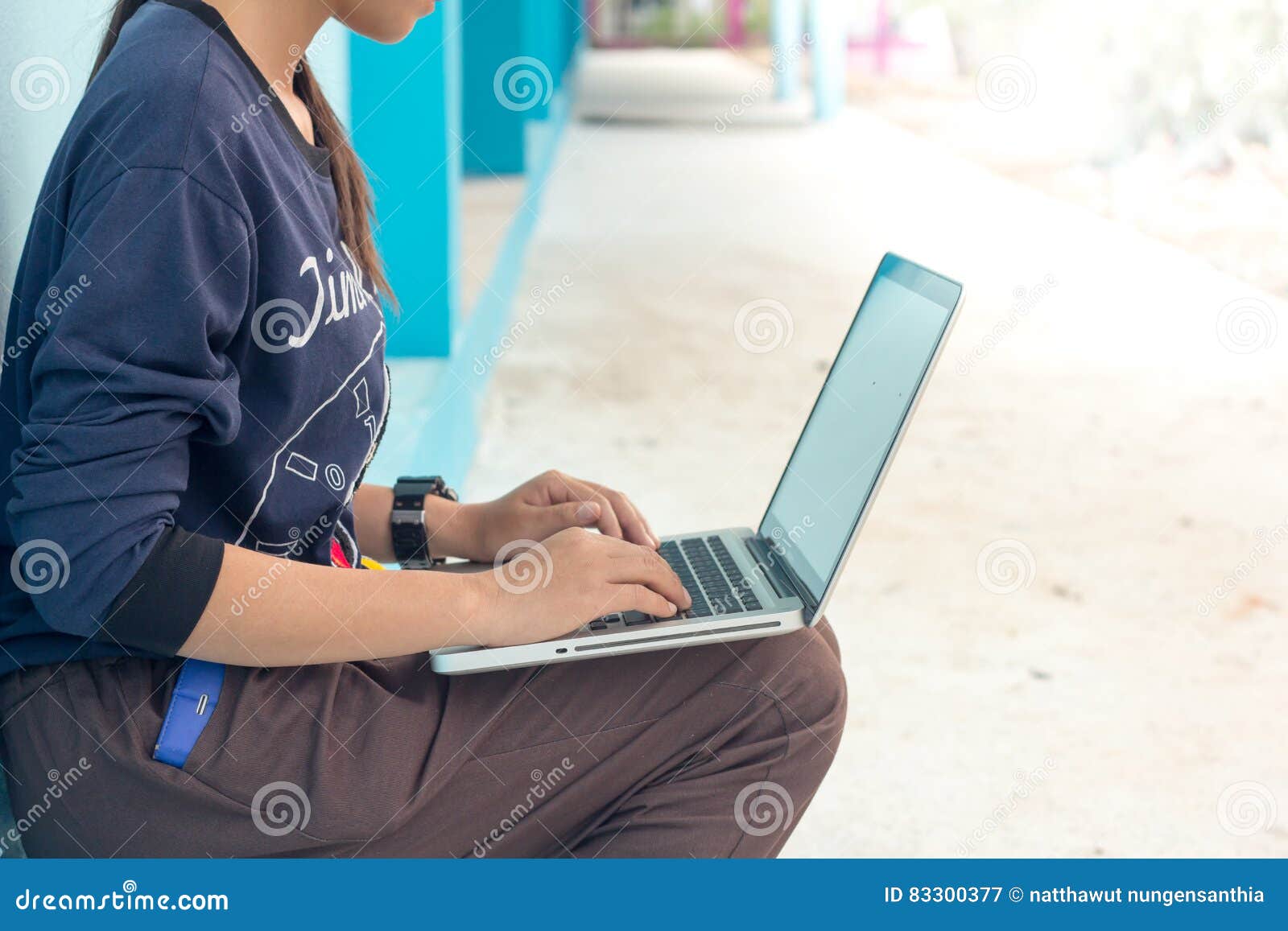 Notieren Sie den Laptop stockbild. Bild von geschäftsfrau - 83300377