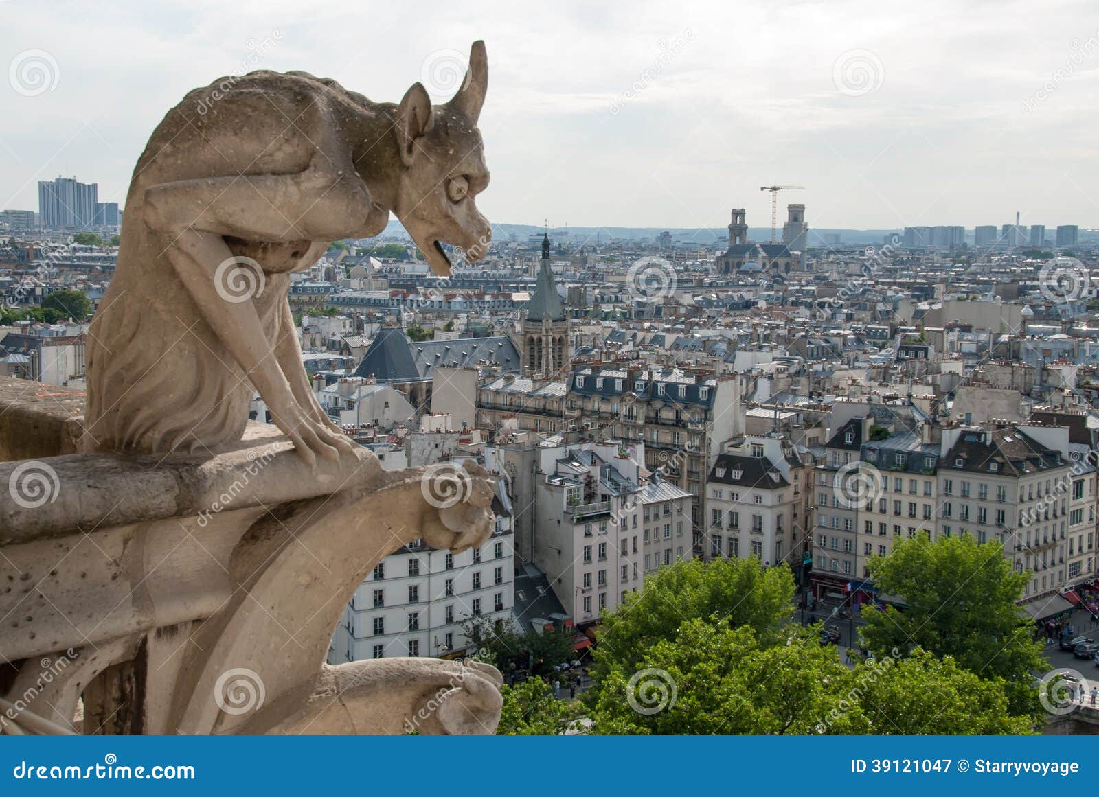Notre Dame Demon Gargoyle image stock. Image du catholique - 39121047