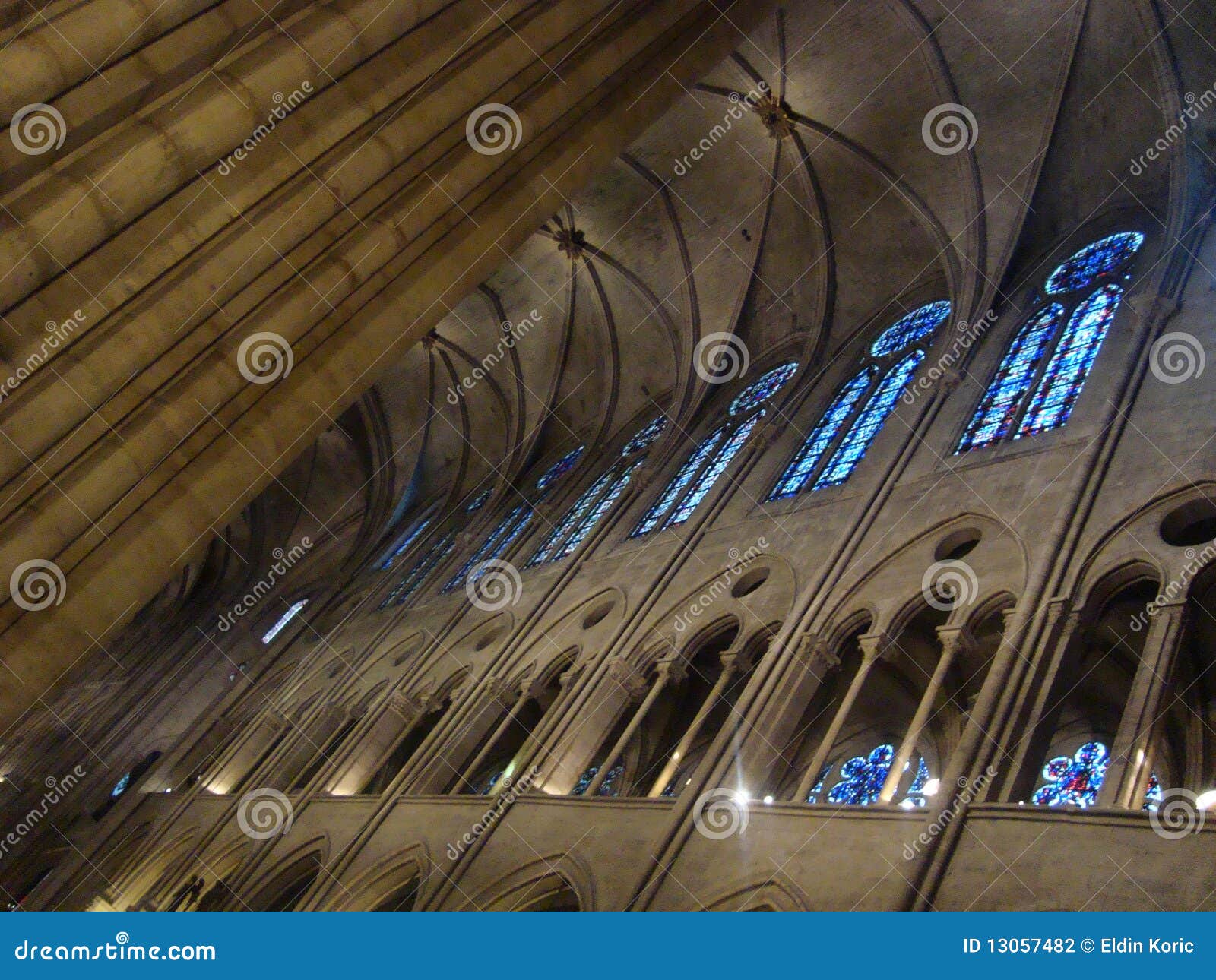 Notre Dame interior editorial photography. Image of buildings - 13057482