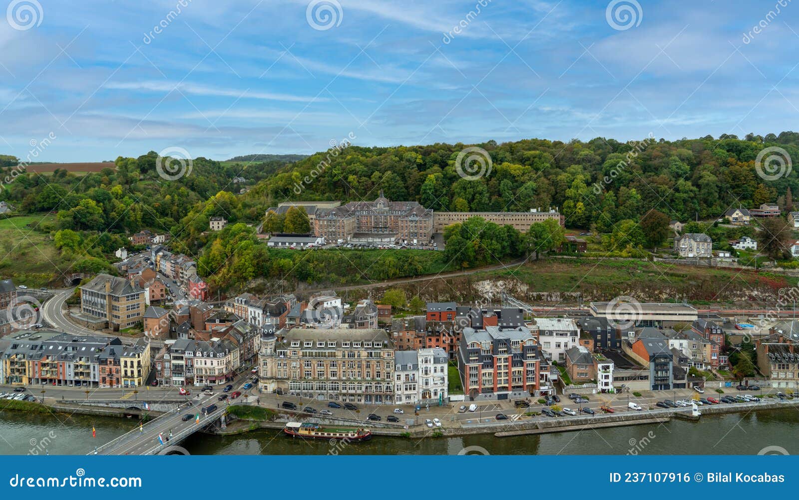 Notredame De Bellevue Con Meuse River Dinant Belgium Foto de archivo ...