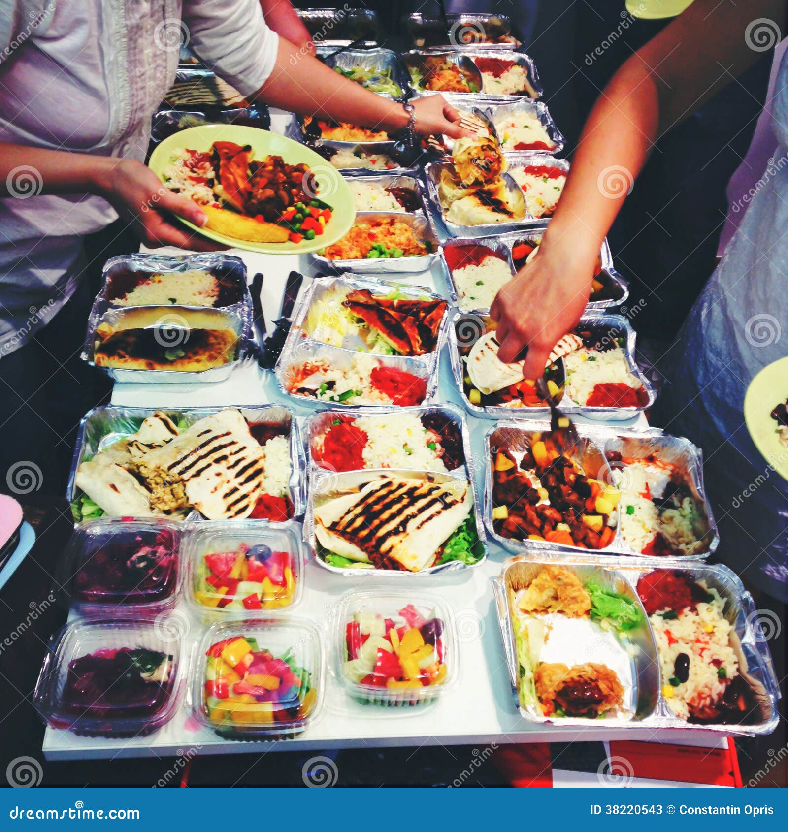 Nourriture de restauration image stock. Image du sorts - 38220543