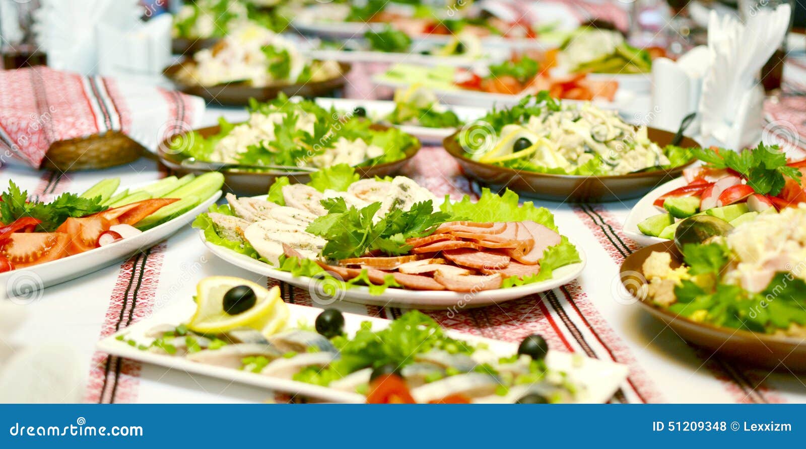 Nourriture de restauration photo stock. Image du poulet - 51209348