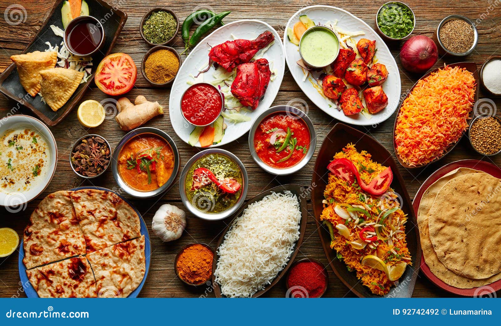 Nourriture Indienne Assortie De Recettes Diverse Photo stock - Image du ...