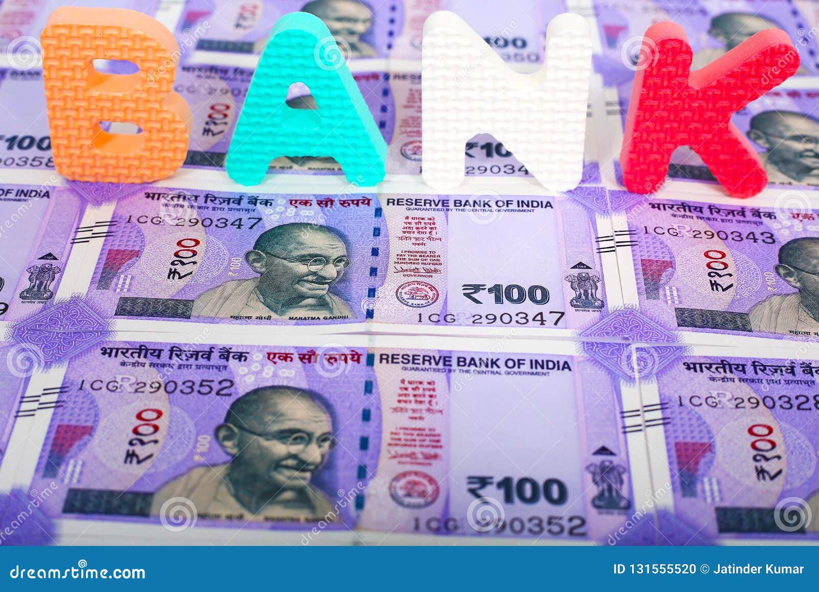 Nouvelle Devise De La Roupie 100 Indienne Photo stock - Image du dépôt ...